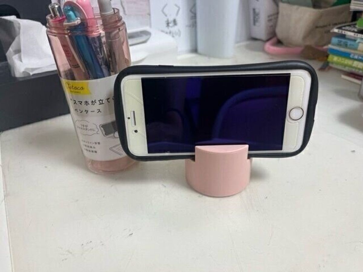 【ダイソー】これ超便利!スマホが立てられるペンケースが優秀 サンキュ!