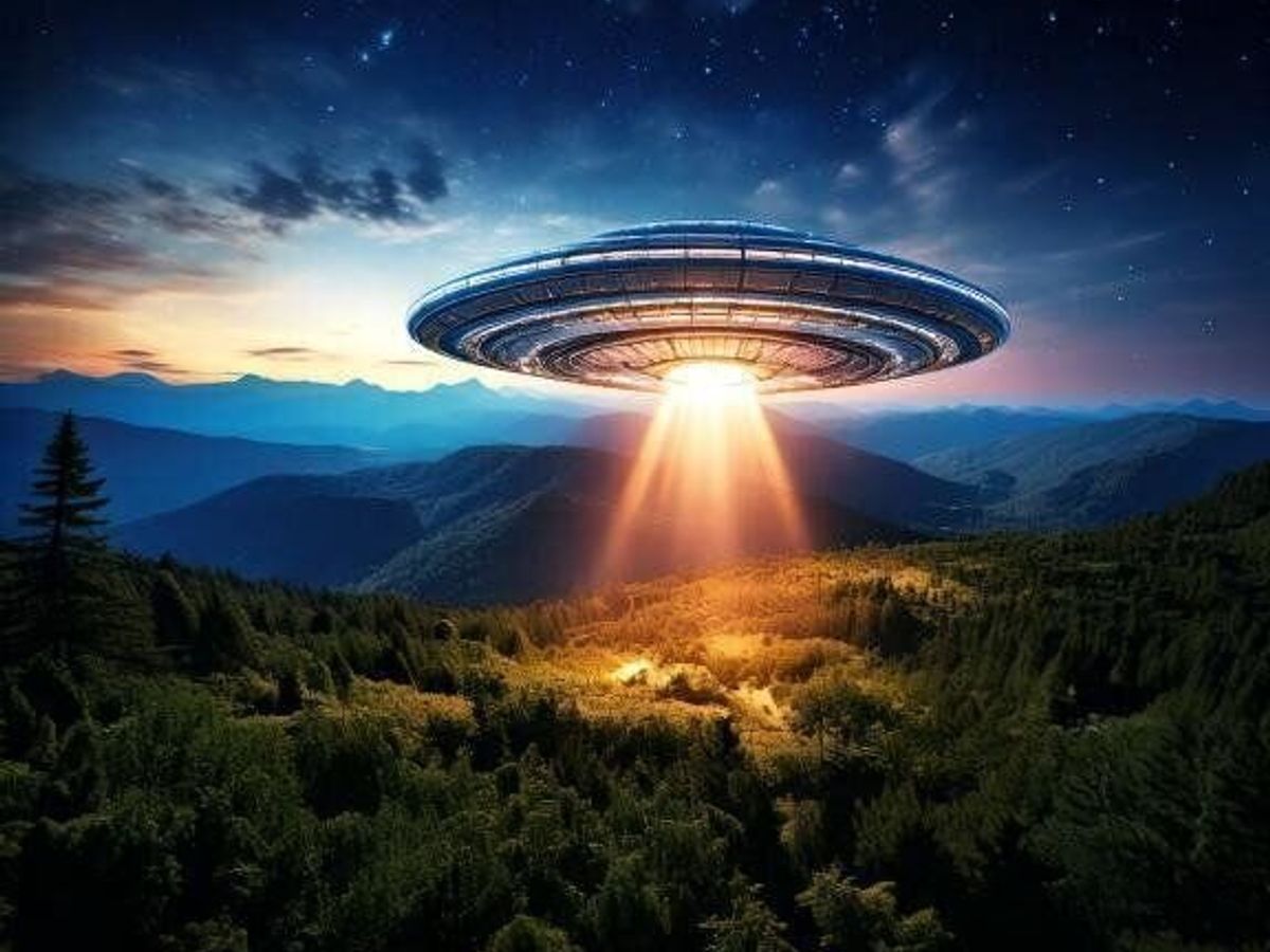 【夢占い】ufoの夢の意味とは?状況、登場人物などシチュエーション別に解説! サンキュ!