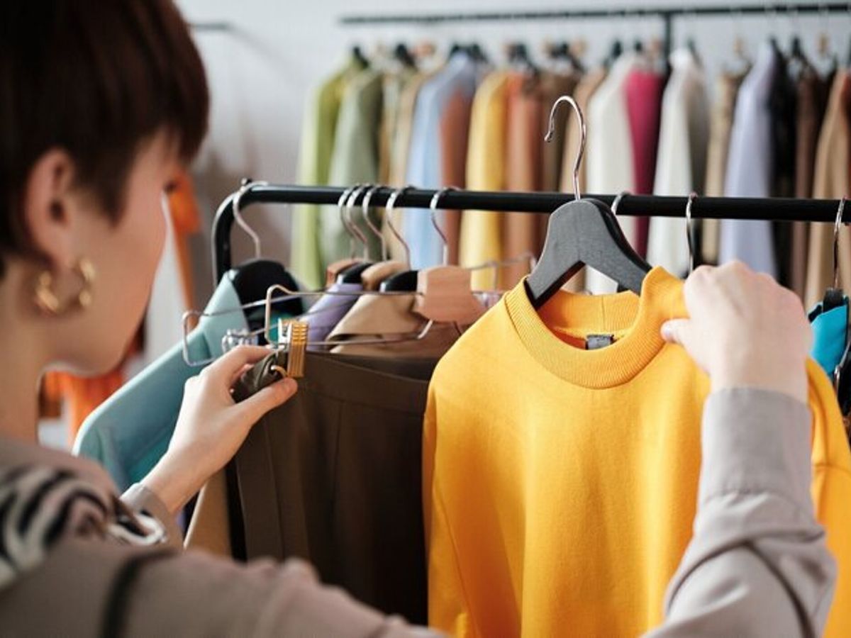 服を買いたい、でも節約もしたい! そんな時に押さえておきたい服の買い方ポイント【節約の専門家が解説】 サンキュ!